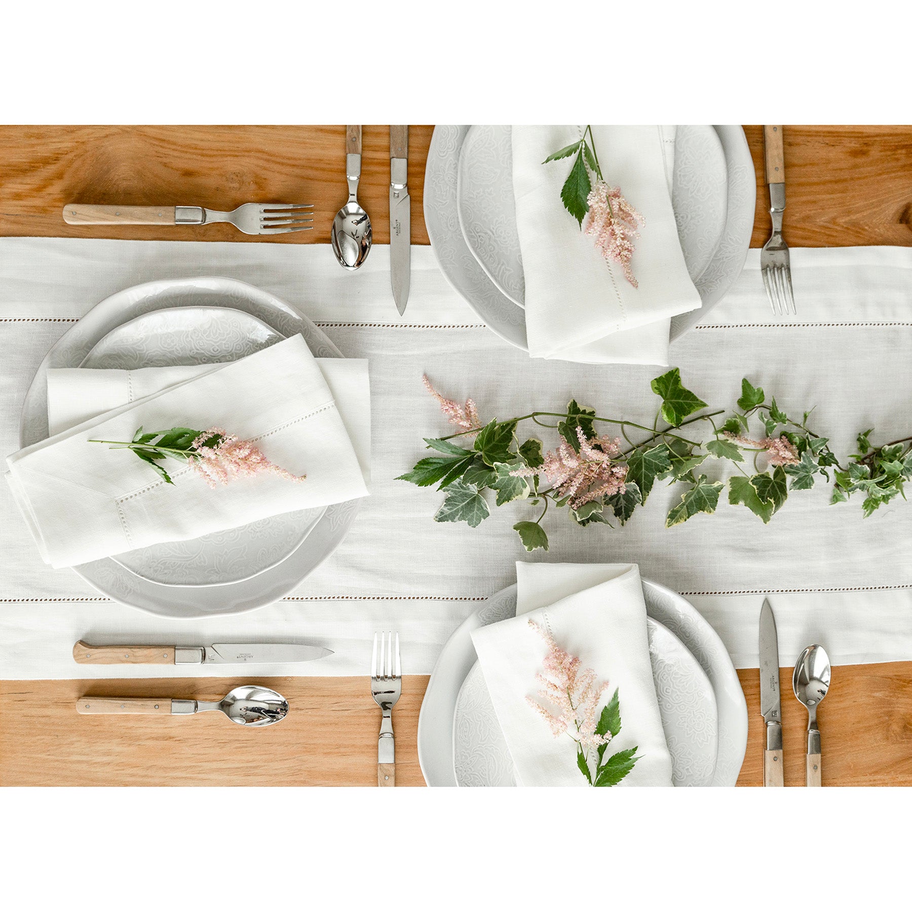 Here’s How To Create An All-White Tablescape With Layers and Textures ...